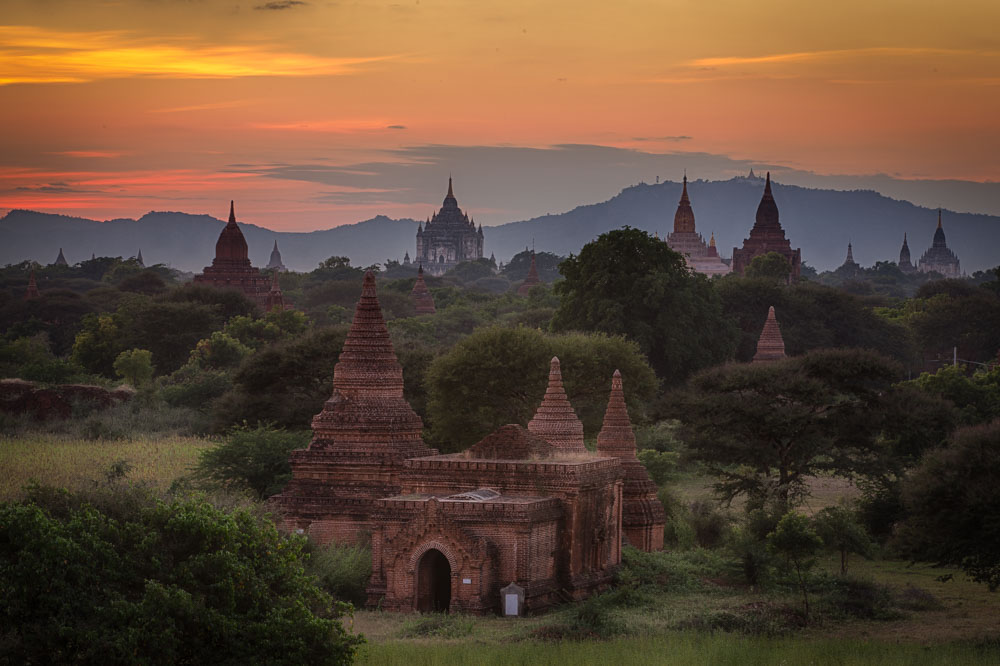 Marvelling at the temples in Bagan