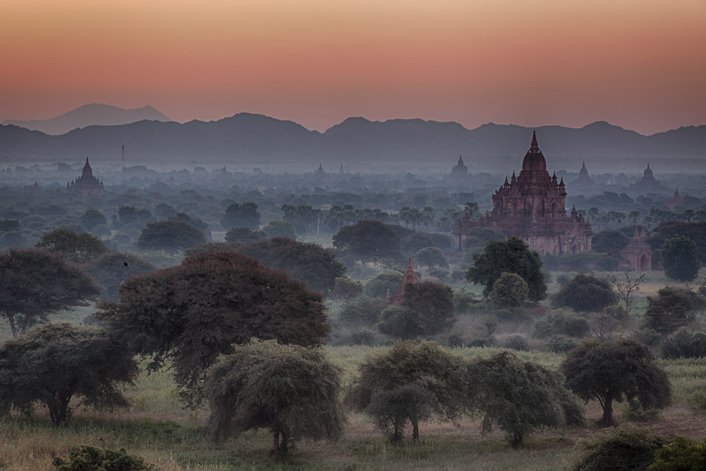 Marvelling at the temples in Bagan